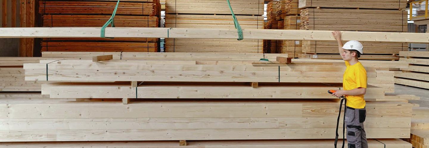 Holzverarbeitung: Sichere Arbeitsplätze und Arbeitsmittel